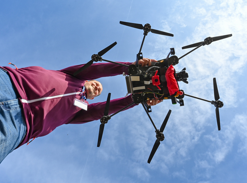 Drohnen mit KI sollen Leben retten - Projekt getestet - Antenne Sachsen