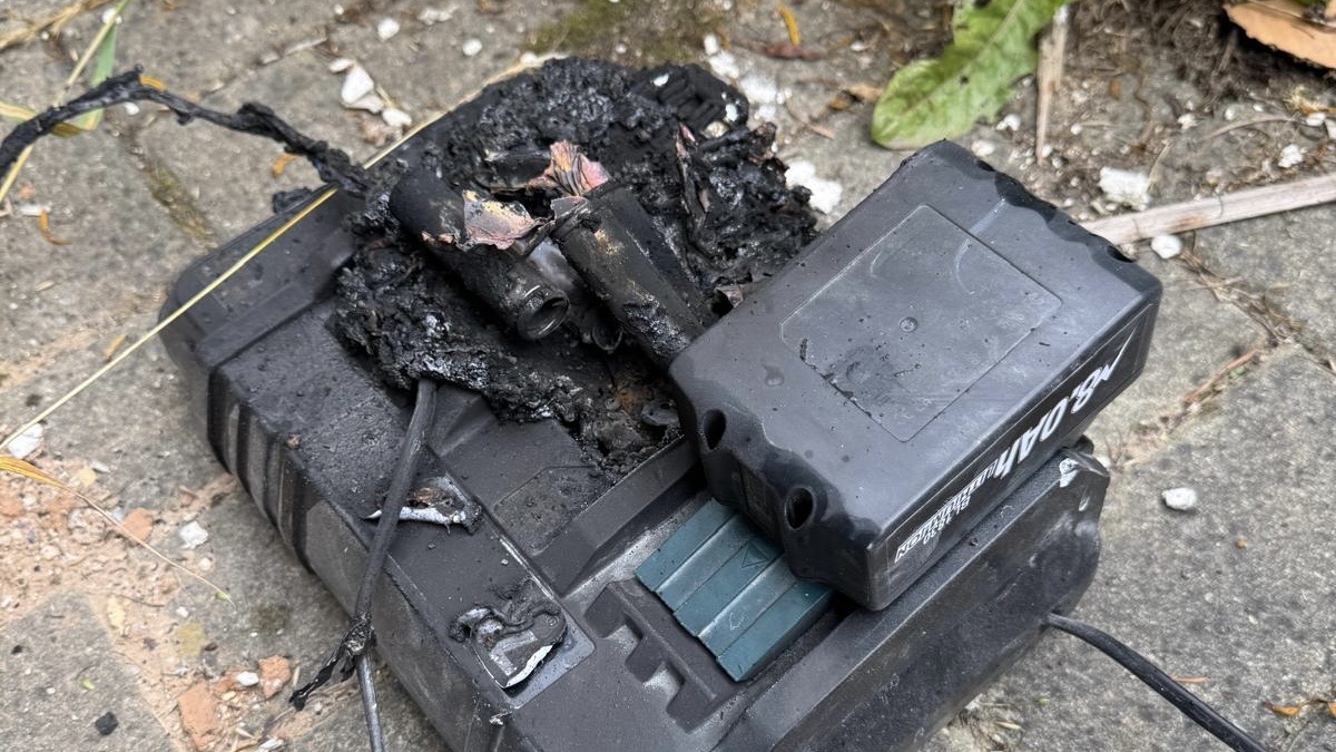 Akku explodiert beim Laden - Feuerwehreinsatz! - Antenne Sachsen